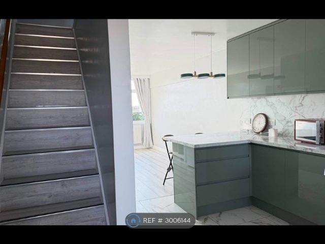 Gouldman House, London E1, 2 bed flat to rent, £2,500 pcm | PrimeLocation
