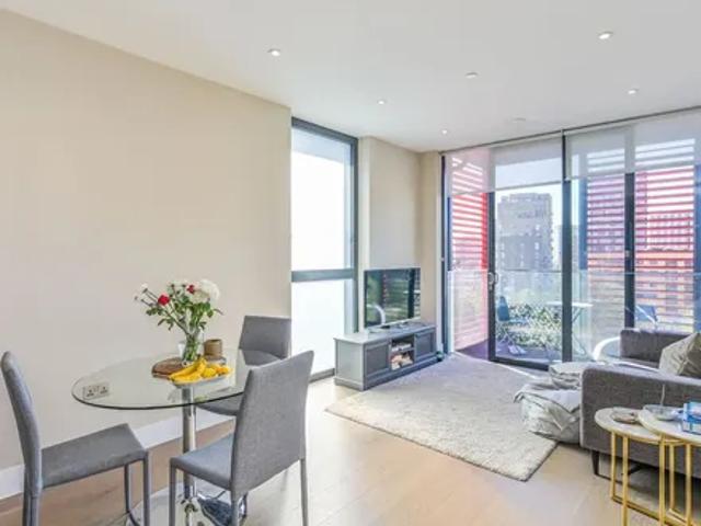 Goulden House Approach, London, SW11 3HB, United Kingdom | 2 bed apartment for rent #165994398 | Rentberry