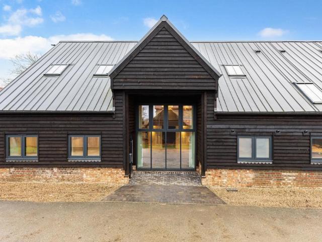 Goulds Heath Ewelme OX10 5 bed barn to rent £4,950 pcm £1,142 pw