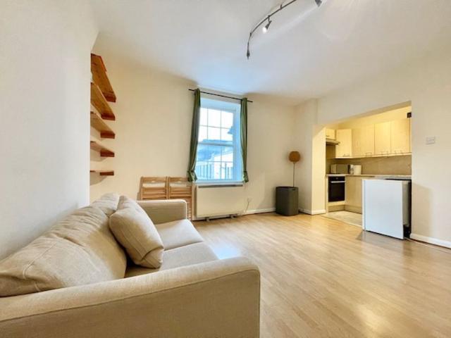 Goulston Street E1, 1 bed flat to rent, £2,000 pcm | PrimeLocation