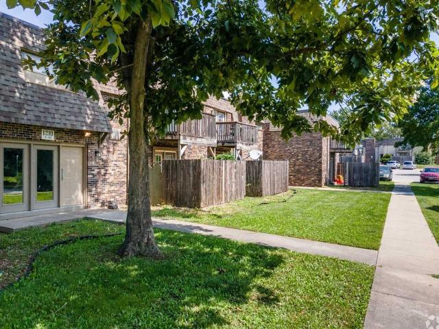Governors Court 1 Bedroom Apartment for Rent at 1110 W Virginia Ln, Olathe, KS 66061