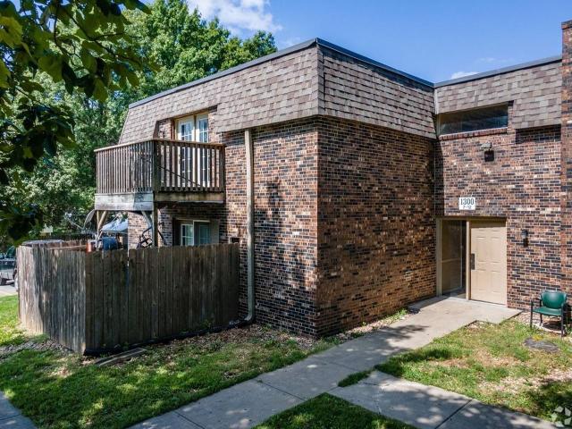 Governors Court 2 Bedroom Apartment for Rent at 1110 W Virginia Ln, Olathe, KS 66061