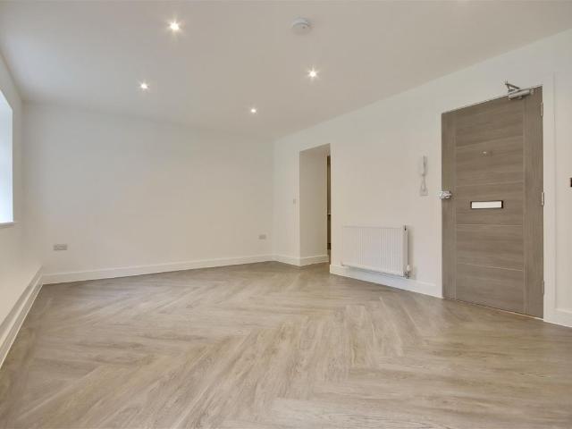 Governors Walk, Portsmouth PO3, 2 bed flat to rent, £1,300 pcm | PrimeLocation