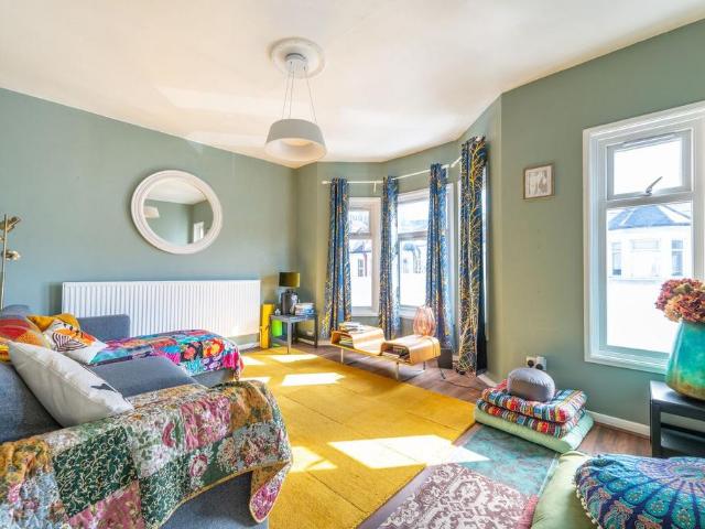 Gowan Road, Willesden, London, NW10 1 bed flat to rent £2,167 pcm £500 pw