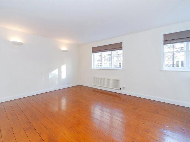 Gower Mews, London, WC1E 1 bed flat to rent £3,011 pcm £695 pw