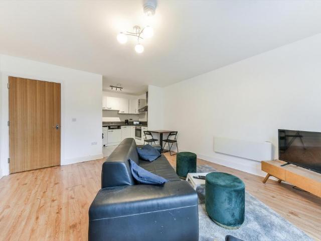 Gowers Walk, London, E1 2 bed flat to rent £2,700 pcm £623 pw