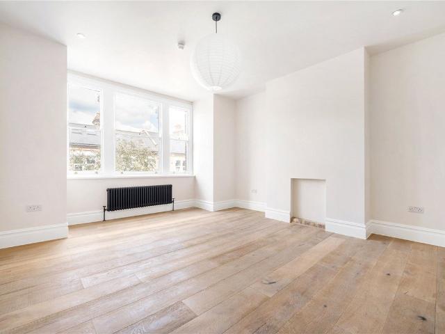 Gowlett Road, Peckham Rye, London SE15, 3 bed flat to rent, £3,750 pcm | PrimeLocation