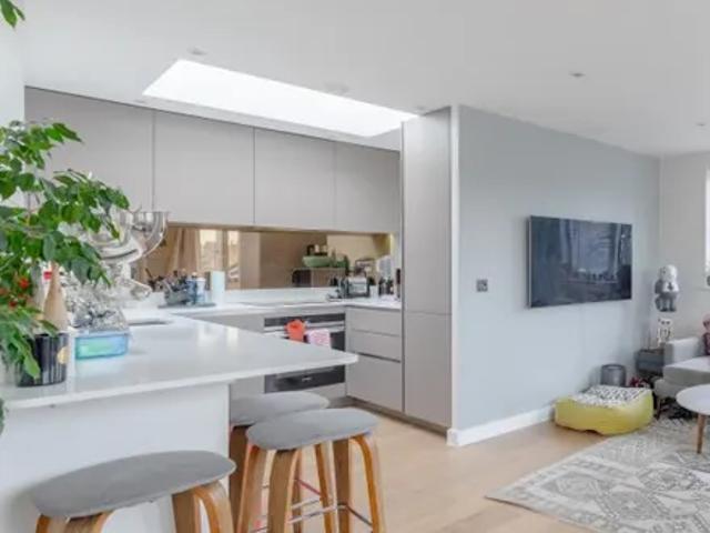 Gowrie Road, London, SW11 5NR, United Kingdom | 2 bed apartment for rent #137024217 | Rentberry