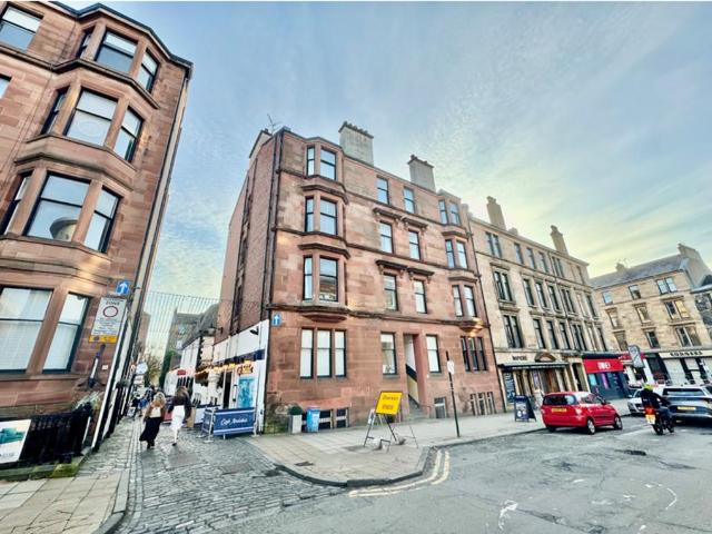G/L, 57 Cresswell Street, Hillhead 3 bed apartment to rent £2,250 pcm £519 pw
