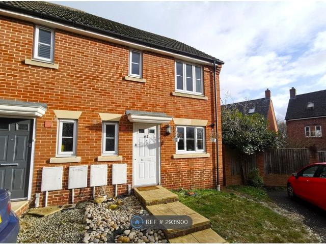 Gloucester Avenue, Wokingham/Reading RG2, 2 bed semi detached house to rent, £1,500 pcm | PrimeLocation