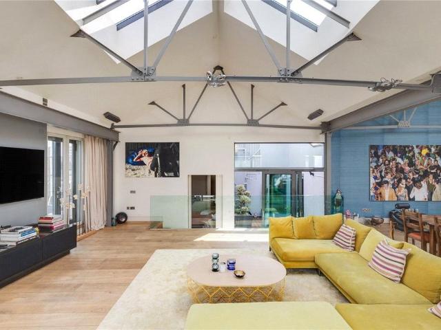 Gloucester Avenue, London NW1 3 bed house to rent £19,500 pcm £4,500 pw