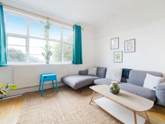 Gloucester Avenue, Primrose Hill NW1, 2 bed flat to rent, £2,750 pcm | PrimeLocation