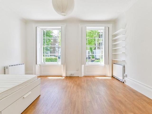 Gloucester Crescent, Camden, London, NW1 Studio to rent £1,850 pcm £427 pw