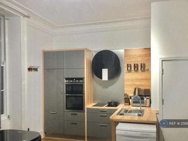 Gloucester Crescent, London, 2 Bedroom Flat