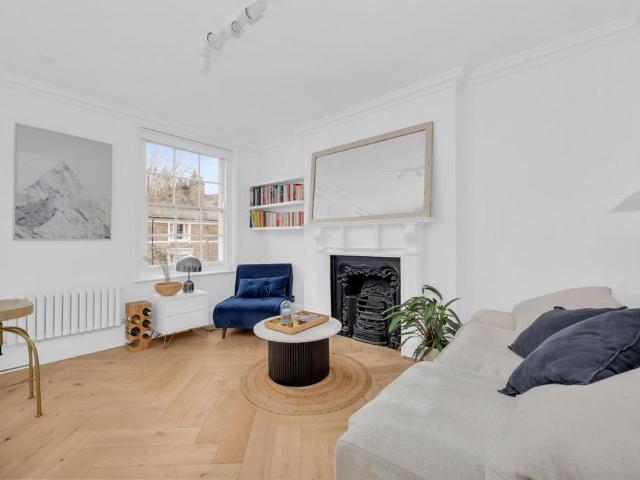 Gloucester Crescent, Primrose Hill. 1 bed flat to rent £3,250 pcm £750 pw