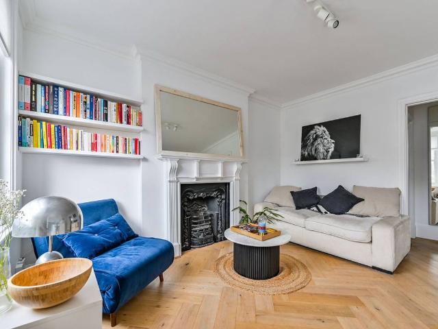 Gloucester Crescent, Primrose Hill, London NW1, 1 bed flat to rent, £3,034 pcm | PrimeLocation