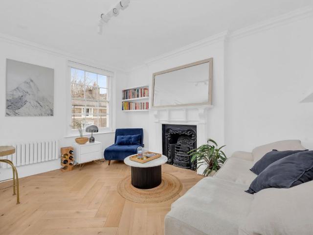 Gloucester Crescent, Primrose Hill NW1, 1 bed flat to rent, £3,250 pcm | PrimeLocation