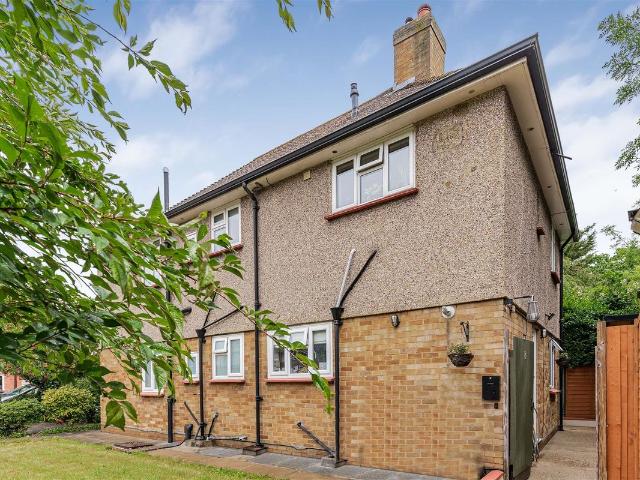 Gloucester Gardens, Sutton SM1, 2 bed maisonette to rent, £1,850 pcm | PrimeLocation