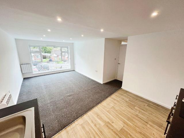 Gloucester Grange, Newcastle, Staffordshire ST5, 2 bed flat to rent, £825 pcm | PrimeLocation