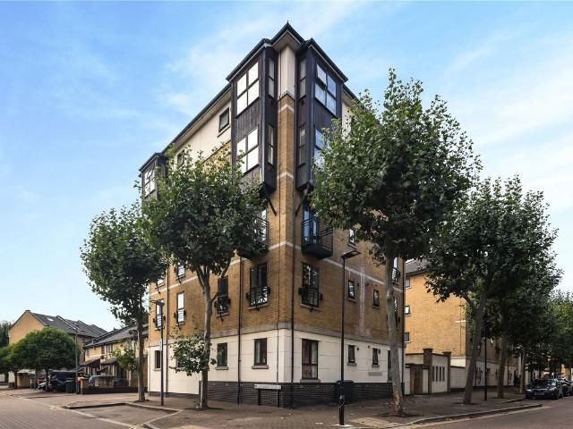 Gloucester House, 26 Gatcombe Road, Royal Docks, London E16, 2 bed flat to rent, £1,800 pcm | PrimeLocation