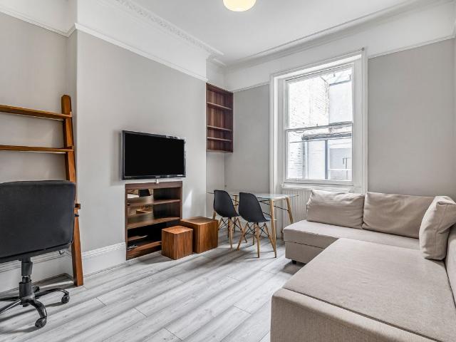 Gloucester Place, Marylebone, London NW1, 2 bed flat to rent, £3,150 pcm | PrimeLocation