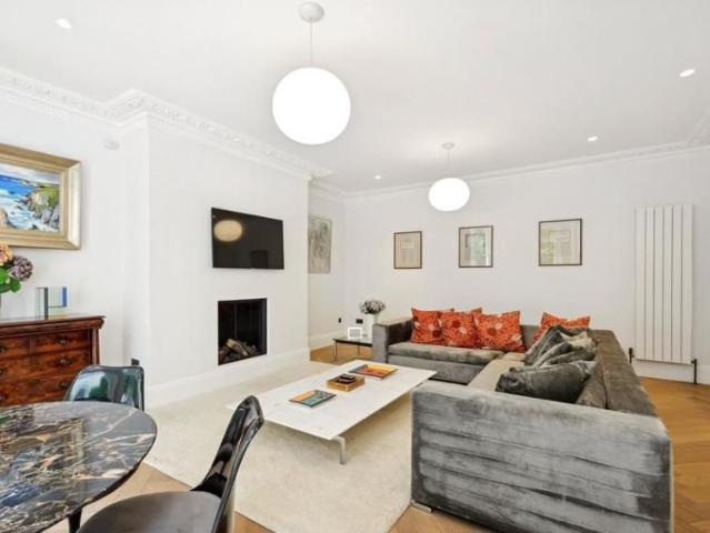 Gloucester Place, Marylebone, London NW1, 3 bed flat to rent, £5,499 pcm | PrimeLocation