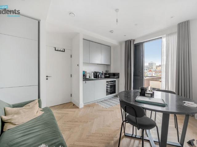 Gloucester Place, Brighton BN1 1 bed flat to rent £1,650 pcm £381 pw