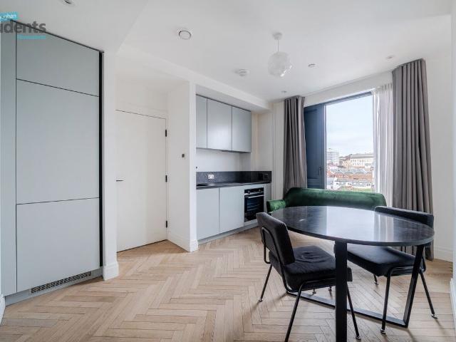 Gloucester Place, Brighton BN1, Studio to rent, £1,750 pcm | PrimeLocation