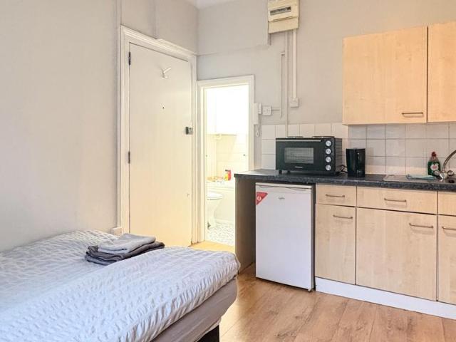 Gloucester Place, London NW1 Studio to rent £1,700 pcm £392 pw