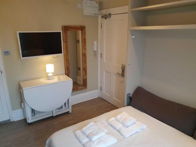 Gloucester Place, London NW1 Studio to rent £1,950 pcm £450 pw