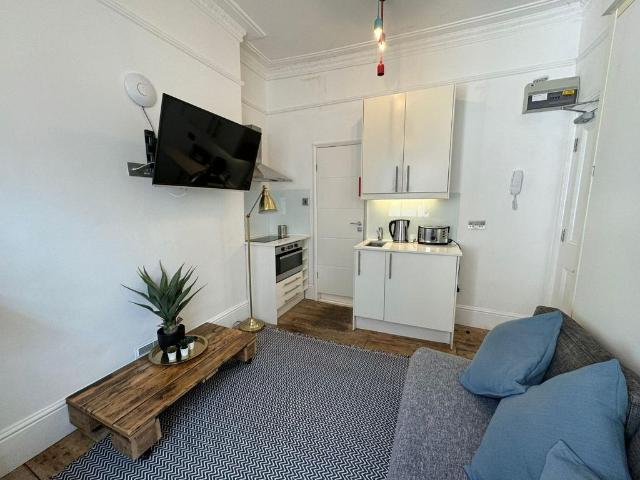 Gloucester Place, London NW1 Studio to rent £1,950 pcm £450 pw