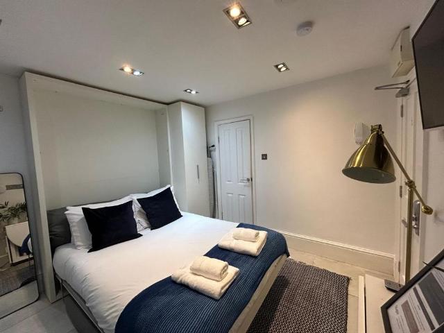 Gloucester Place, London NW1 Studio to rent £1,950 pcm £450 pw