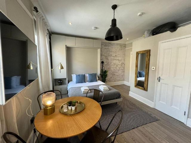 Gloucester Place, London NW1 Studio to rent £2,708 pcm £625 pw