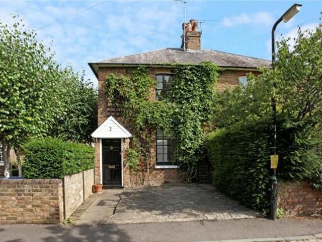 Gloucester Place, Windsor, 2 Bedroom Semi detached