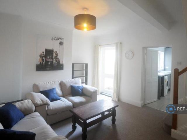 Gloucester Road, Cheltenham, GL51 4 bed terraced house to rent £2,400 pcm £554 pw