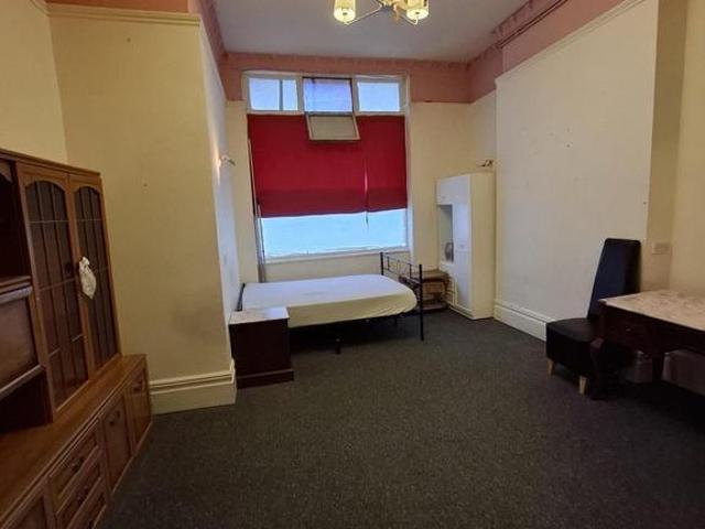 Gloucester Road Avonmouth Pill. Studio to rent £1,000 pcm £231 pw