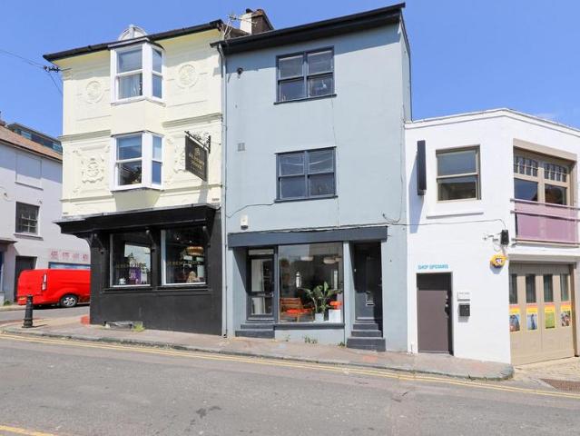 Gloucester Road, Brighton 2 bed maisonette to rent £1,750 pcm £404 pw