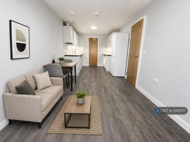 Gloucester Road, Bristol, BS7 2 bed flat to rent £1,550 pcm £358 pw