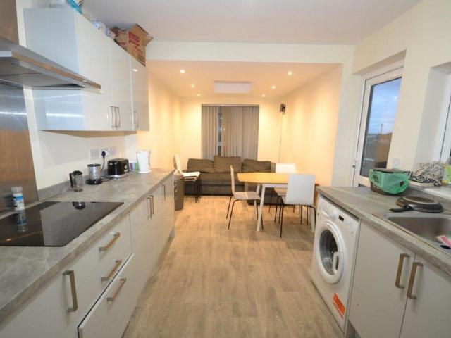 Gloucester Road, Bristol BS7 6 bed house share to rent £4,800 pcm £1,108 pw