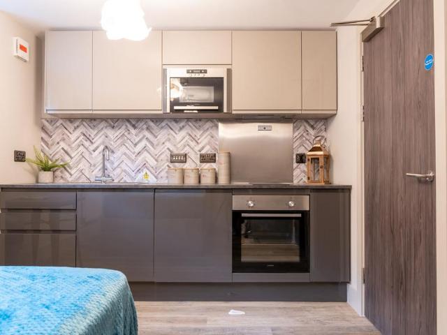 Gloucester Road, Bristol BS7 Studio to rent £1,050 pcm £242 pw