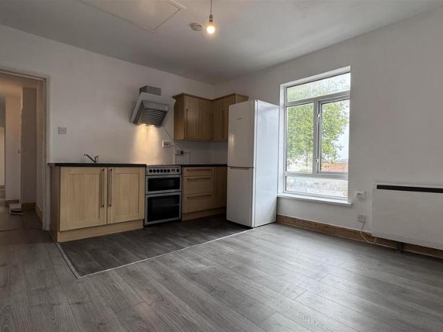 Gloucester Road, Horfield 2 bed flat to rent £1,450 pcm £335 pw