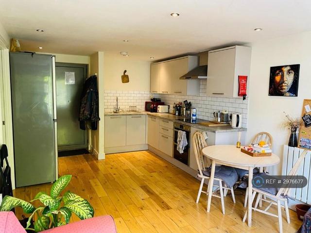 Gloucester Road, Horfield, Bristol, BS7 3 bed flat to rent £2,300 pcm £531 pw