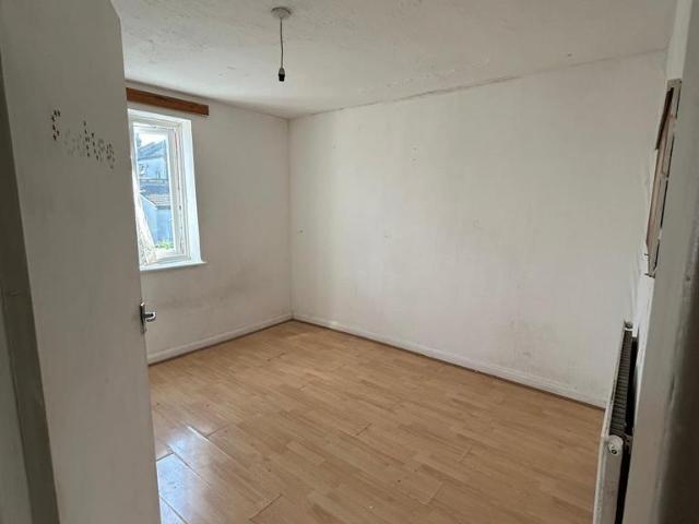 Gloucester Road, London, E12 2 bed terraced house to rent £1,850 pcm £427 pw