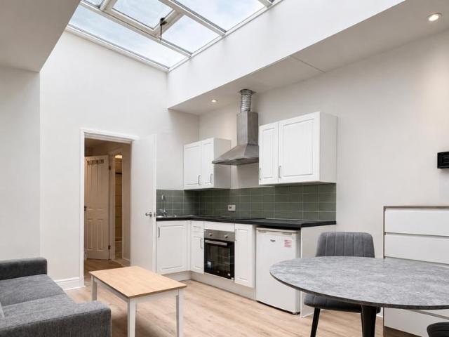 Gloucester Road, London SW7 1 bed flat to rent £1,907 pcm £440 pw