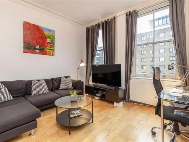 Gloucester Road, London SW7 2 bed flat to rent £3,497 pcm £807 pw
