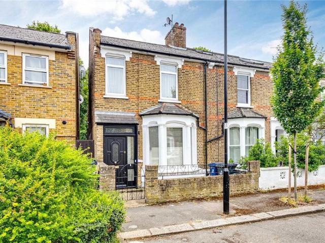 Gloucester Road, London W3 2 bed terraced house to rent £2,600 pcm £600 pw