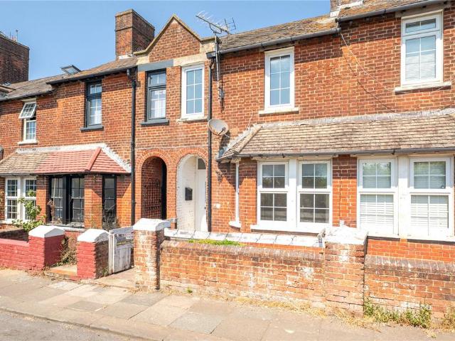 Gloucester Road, Littlehampton BN17 4 bed terraced house to rent £1,625 pcm £375 pw