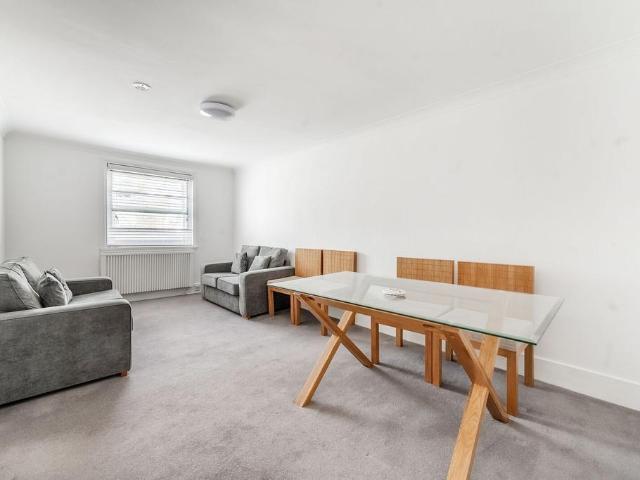 Gloucester Road, South Kensington. 2 bed flat to rent £3,250 pcm £750 pw