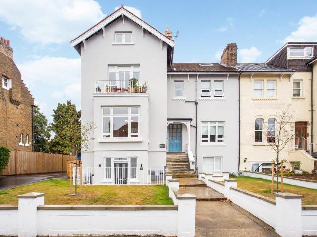 Gloucester Road, Teddington TW11, 1 bed flat to rent, £3,033 pcm | PrimeLocation
