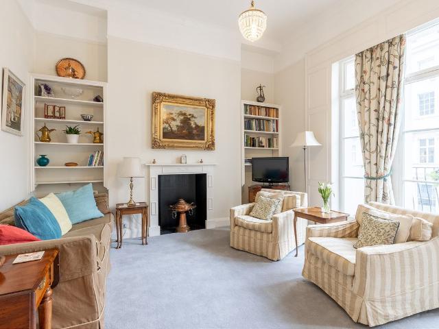 Gloucester Street, Westminster, Pimlico, London SW1V, 2 bed flat to rent, £5,417 pcm | PrimeLocation